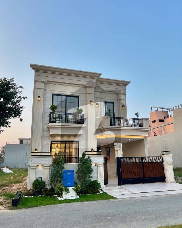 Beautiful House for sale Bankers Avenue Cooperative Housing Society ...