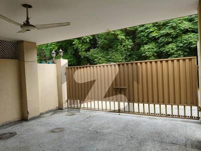 10 Marla Corner House Is Available For Sale In Askari 11 Sector A At ...