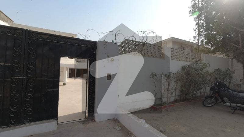 1000 Sq Yard Commercial Use Bangalow Hot Spot Location Of Shahrah E ...