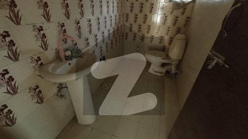 1000 Sq Yard Commercial Use Bangalow Hot Spot Location Of Shahrah E ...