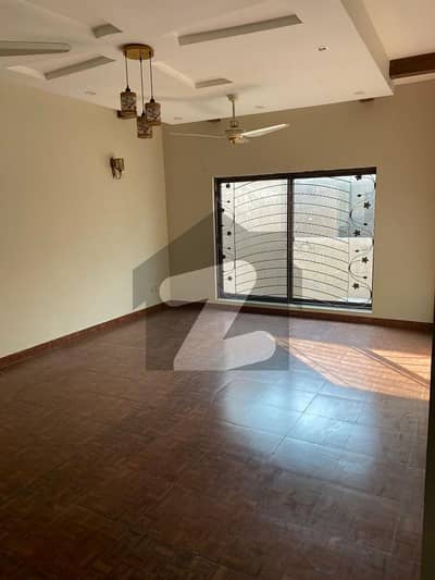 Very Well Maintained 1 Kanal upper portion. DHA Phase 4 - Block FF, DHA ...