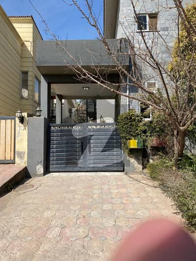 DHA Phase 1, C Orchard 1 Kanal Upper Portion with Seprate Entrance ...