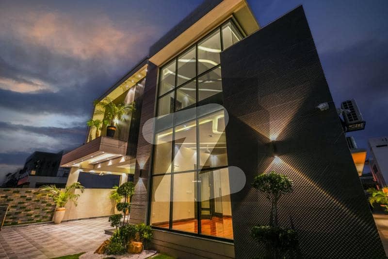 40 Marla Elegant And Fully Maintained Super Hot Located Bungalow Is ...