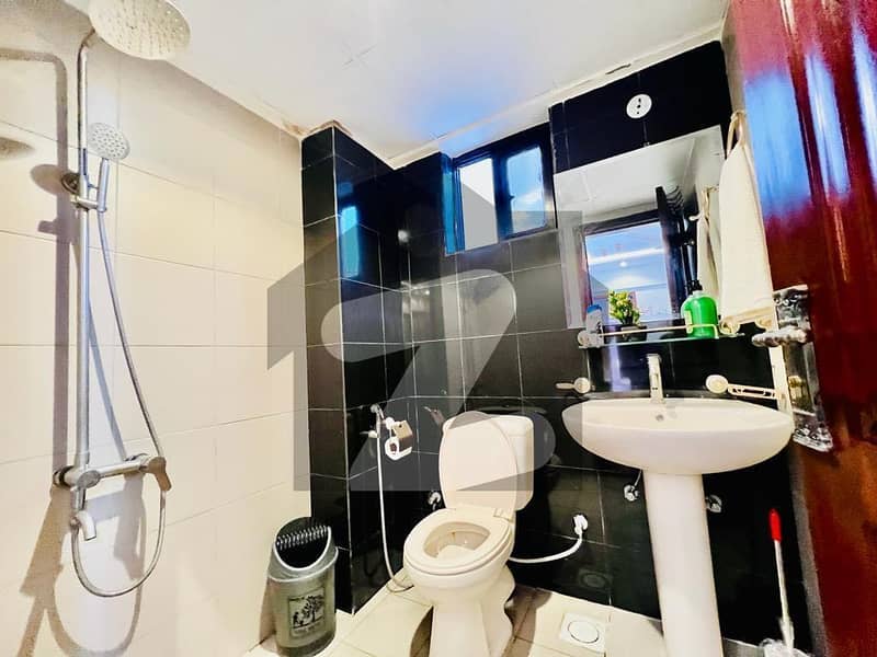 3 Bedrooms Furnished Apartment For Sale In Defence Executive Tower Dha ...