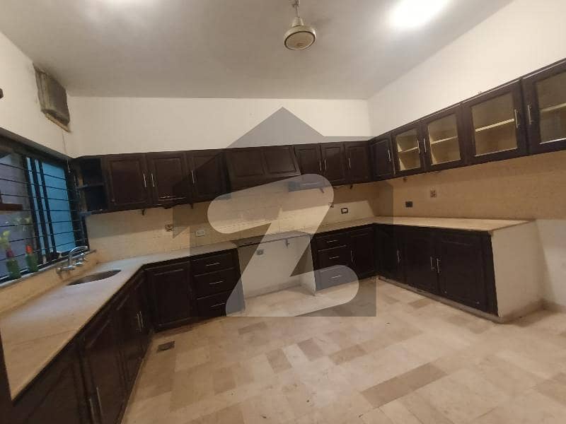 AHMED ASSOCIATES OFFERS 1 KANAL SEPARATE GATE UPPER PORTION FOR RENT IN ...