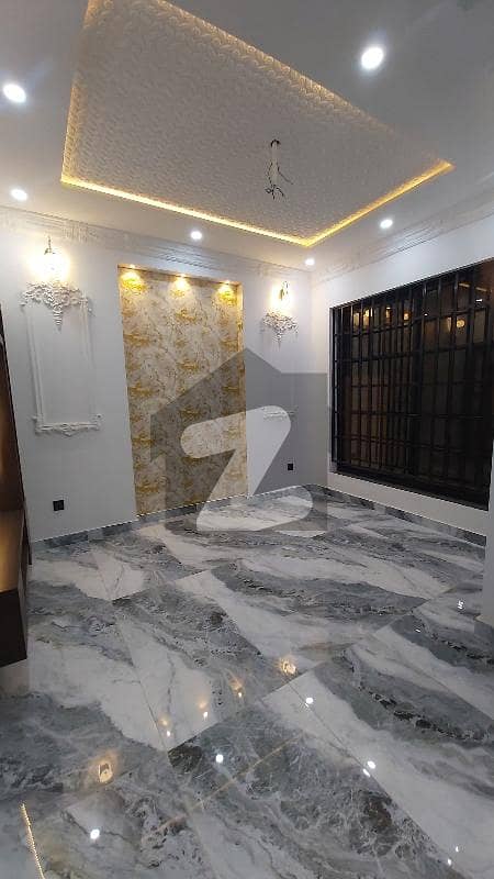 3,11 Marla Tripel Storey 5 Bed 6 Bath. 2 Kitchen . Full House On Solar Energy & Also Wapda ...