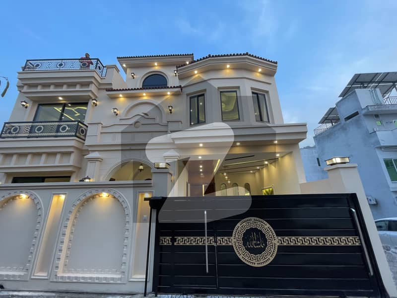 10 Marla Most Beautiful Spanish House Located In Qasim Avenue, Imran ...