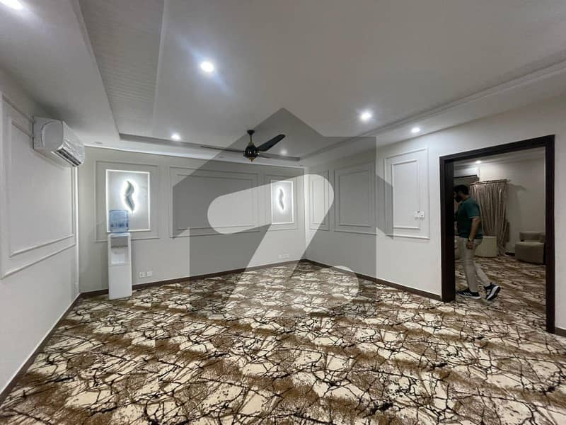 Corner park face 18 Marla fully furnished villa Bahria Town - Safari ...