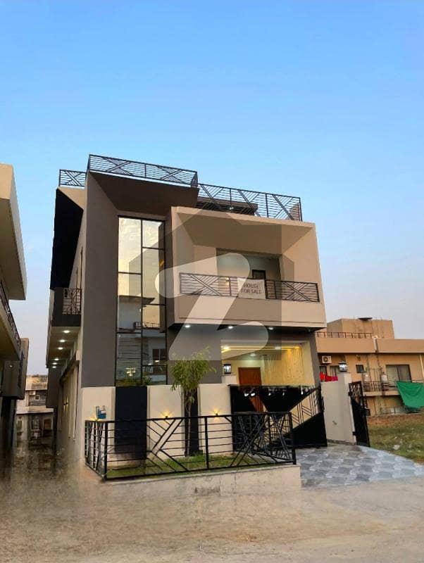 5 Marla (25x50) Corner House For Sale at 60ft Carpeted Street Prime ...