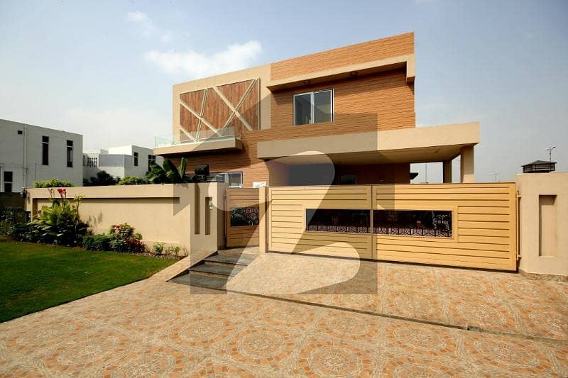 20 MARLA ELEGANT AND FULLY MAINTAINED SUPER HOT LOCATED BUNGALOW IS ...