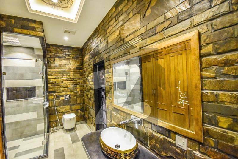 20 MARLA ELEGANT AND FULLY MAINTAINED SUPER HOT LOCATED BUNGALOW IS ...