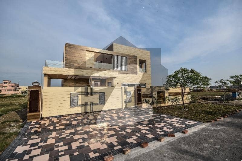 20 MARLA ELEGANT AND FULLY MAINTAINED SUPER HOT LOCATED BUNGALOW IS ...