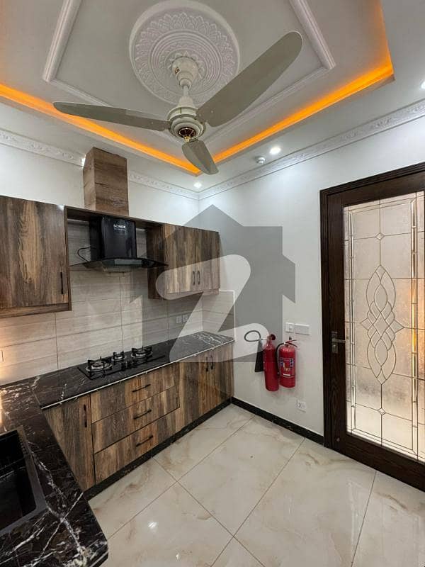 5 MARLA ELEGANT AND FULLY MAINTAINED SUPER HOT LOCATED BUNGALOW IS ...