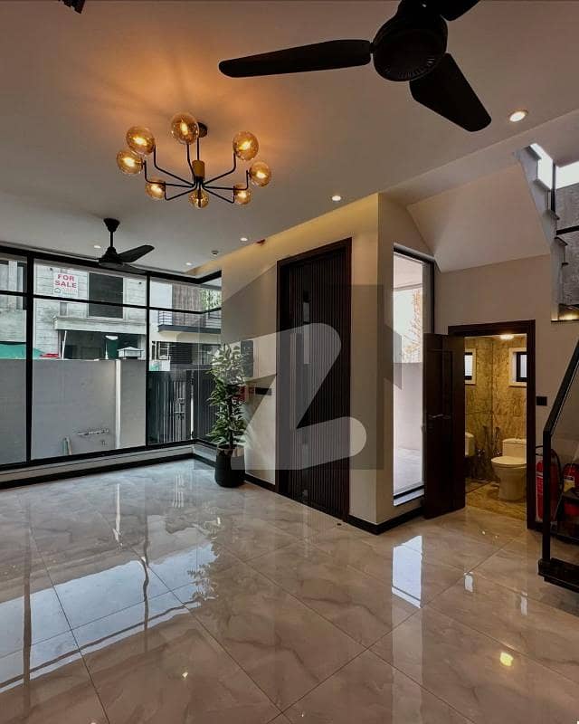 5 MARLA ELEGANT AND FULLY MAINTAINED SUPER HOT LOCATED BUNGALOW IS ...