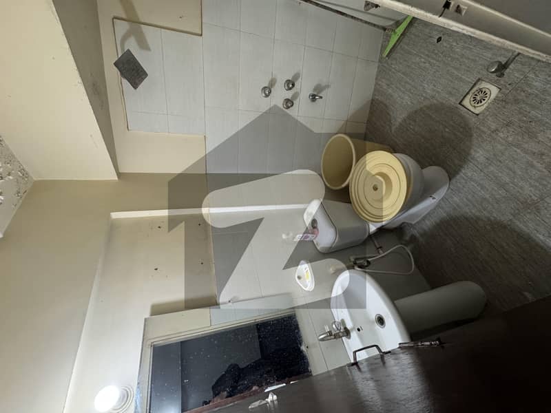 Afnan arcade flat for rent corner 3 balconies Gulistan-e-Jauhar - Block ...