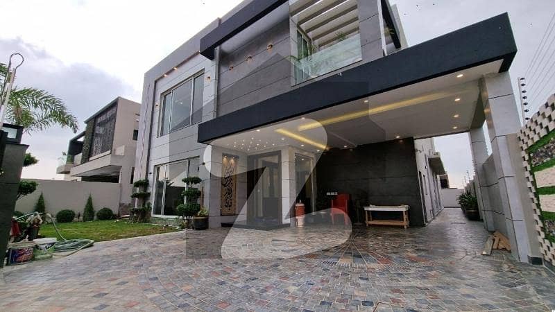 20 MARLA ELEGANT AND FULLY MAINTAINED SUPER HOT LOCATED BUNGALOW IS ...