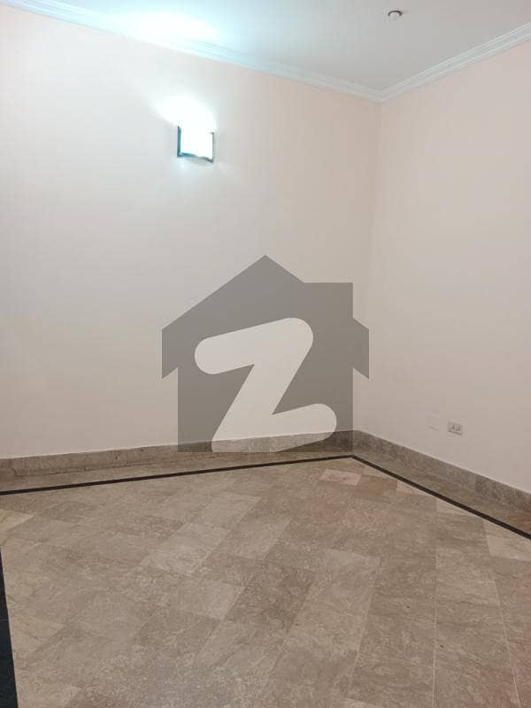 Upper portion for rent at the prime location in saddar officer colony ...