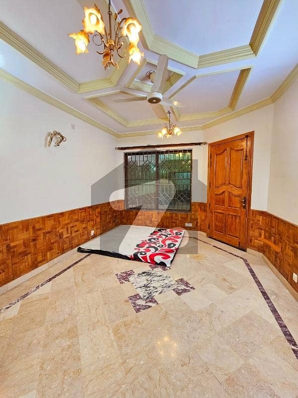 10 Marla Park Facing Basement For Rent Gas Electric Separate All ...