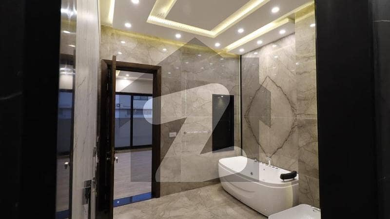 20 MARLA ELEGANT AND FULLY MAINTAINED SUPER HOT LOCATED BUNGALOW IS ...