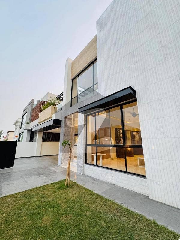20 MARLA ELEGANT AND FULLY MAINTAINED SUPER HOT LOCATED BUNGALOW IS ...
