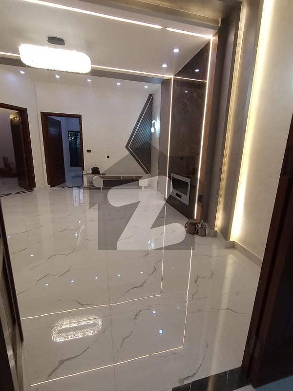 10 Marla Ultra Modern House Prime Location For Sale LDA Avenue - Block ...
