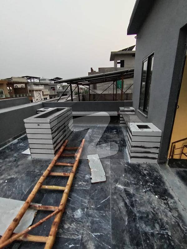 10 Marla Ultra Modern House Prime Location For Sale LDA Avenue - Block ...