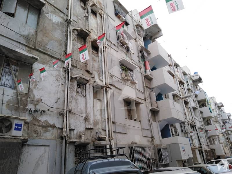 5 Star Complex Flat is Available For Sale Gulshan-e-Iqbal - Block 2 ...