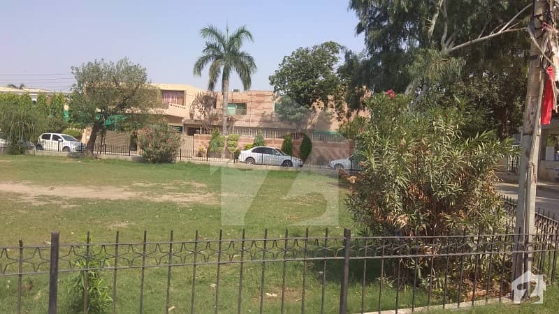 Semi Commercial 1 Kanal Low Budget House For Sale Gulberg 3 - Block M ...