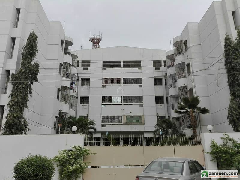 Johar VIP Block 15 Dolmen Cort 3 Beds 4th Floor West Open Gulistan-e ...