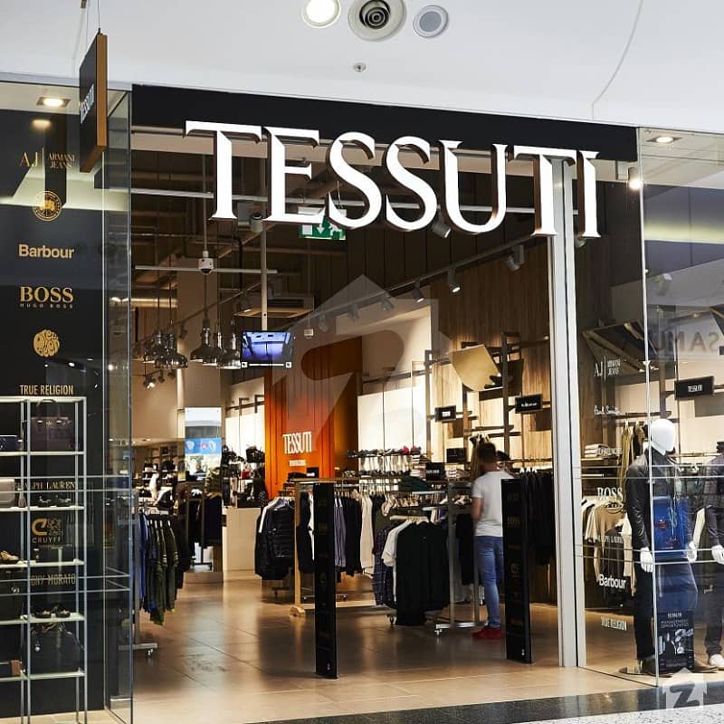 Branded Double Height Shop For Sale In Front Of Escalator In J7 ...